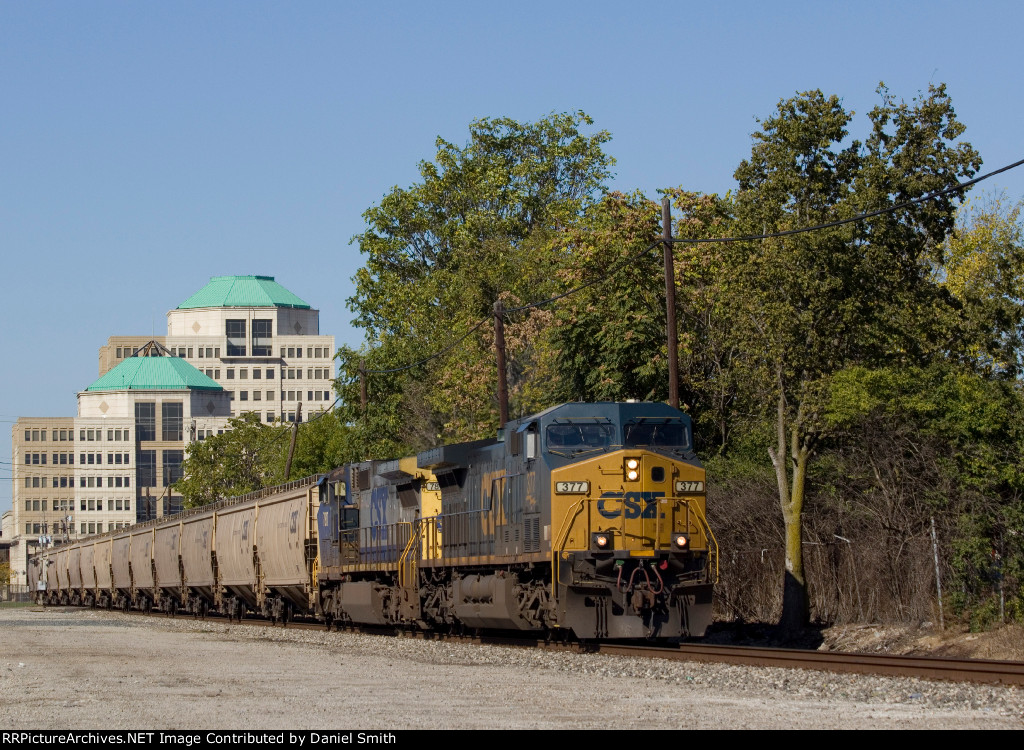 CSX 377 leads G784 eastbound